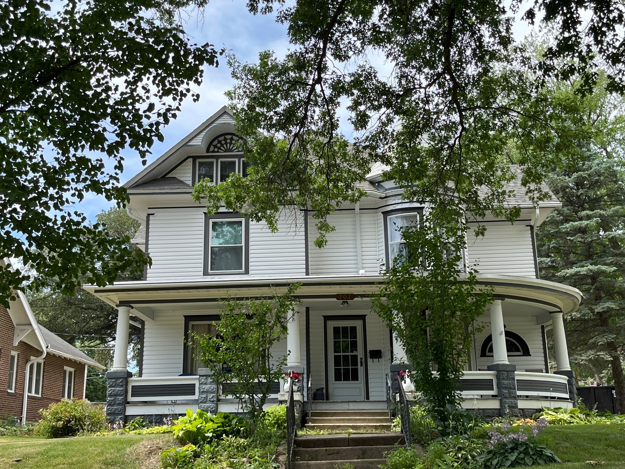 Single Family 1915 Home - Rice Auction Company